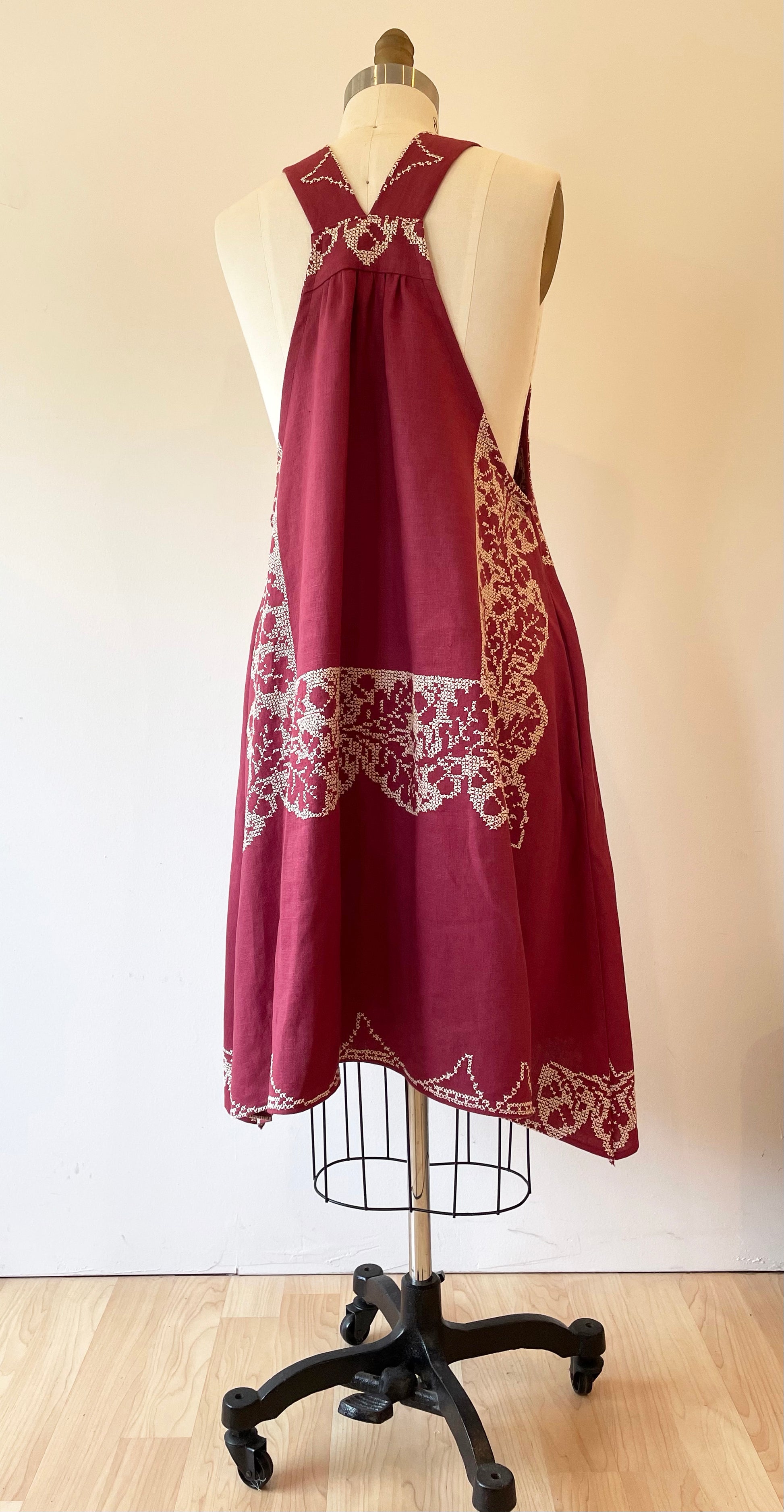 Vintage Tablecloth Dress ~ Hand Embroidered Oak Leaves & Acorns on Win ...
