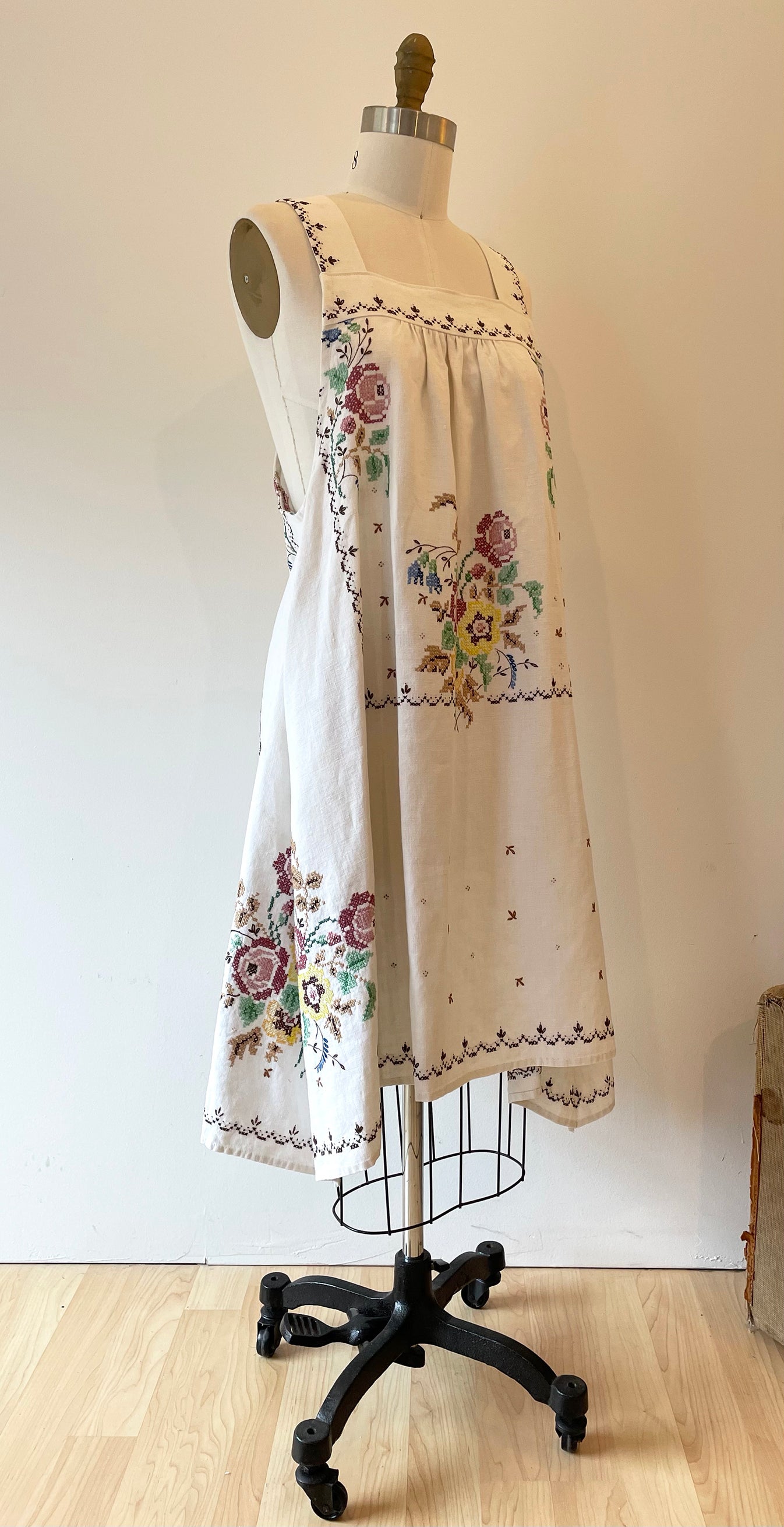*Pocketful of Posies* Vintage Embroidered Linen Tablecloth Dress ~ Siz ...